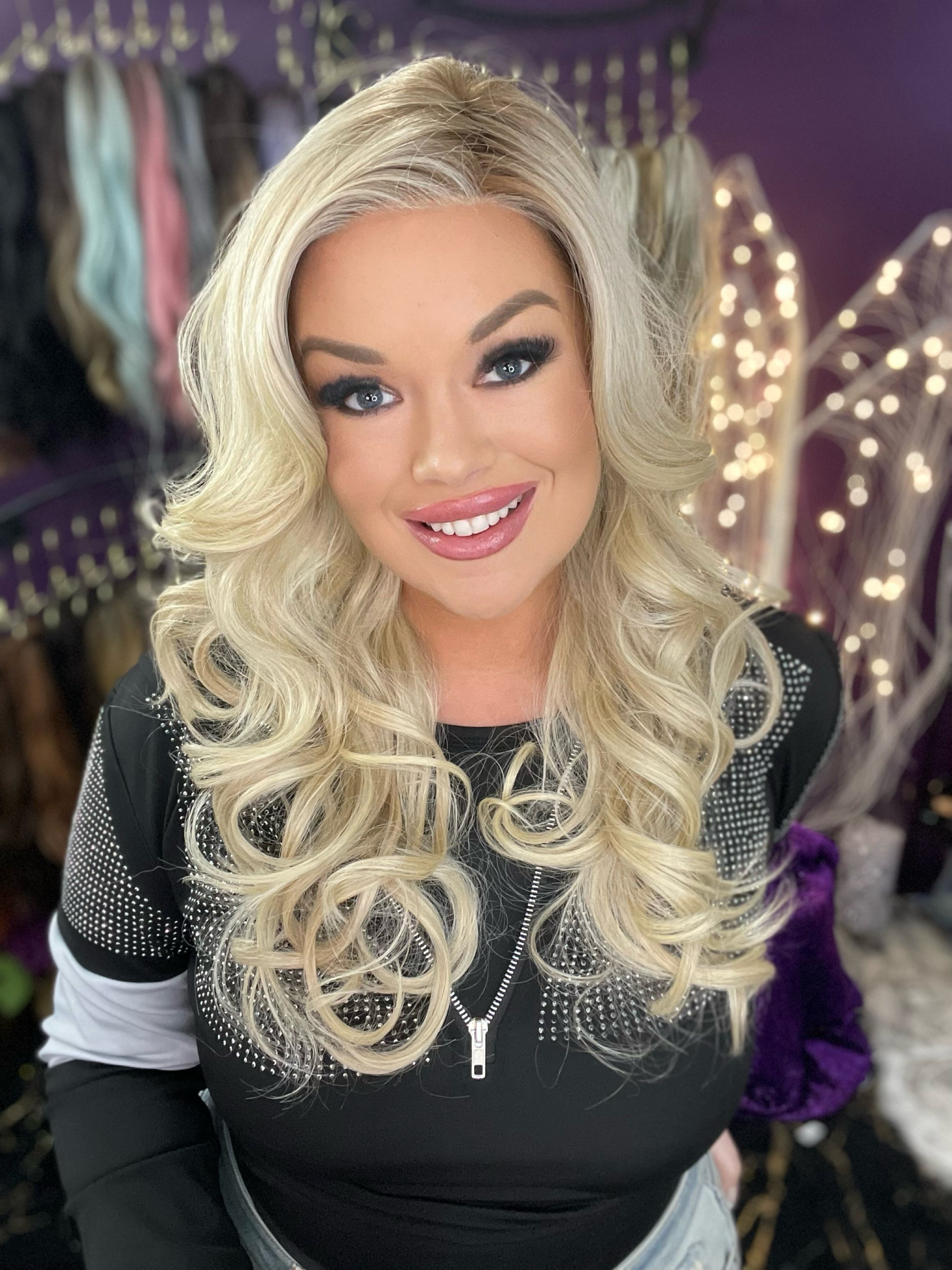 DAPHNE TOASTED BLONDIE HS STANDARD LUXURY WIG LW3 LF1 – The Encore Edition